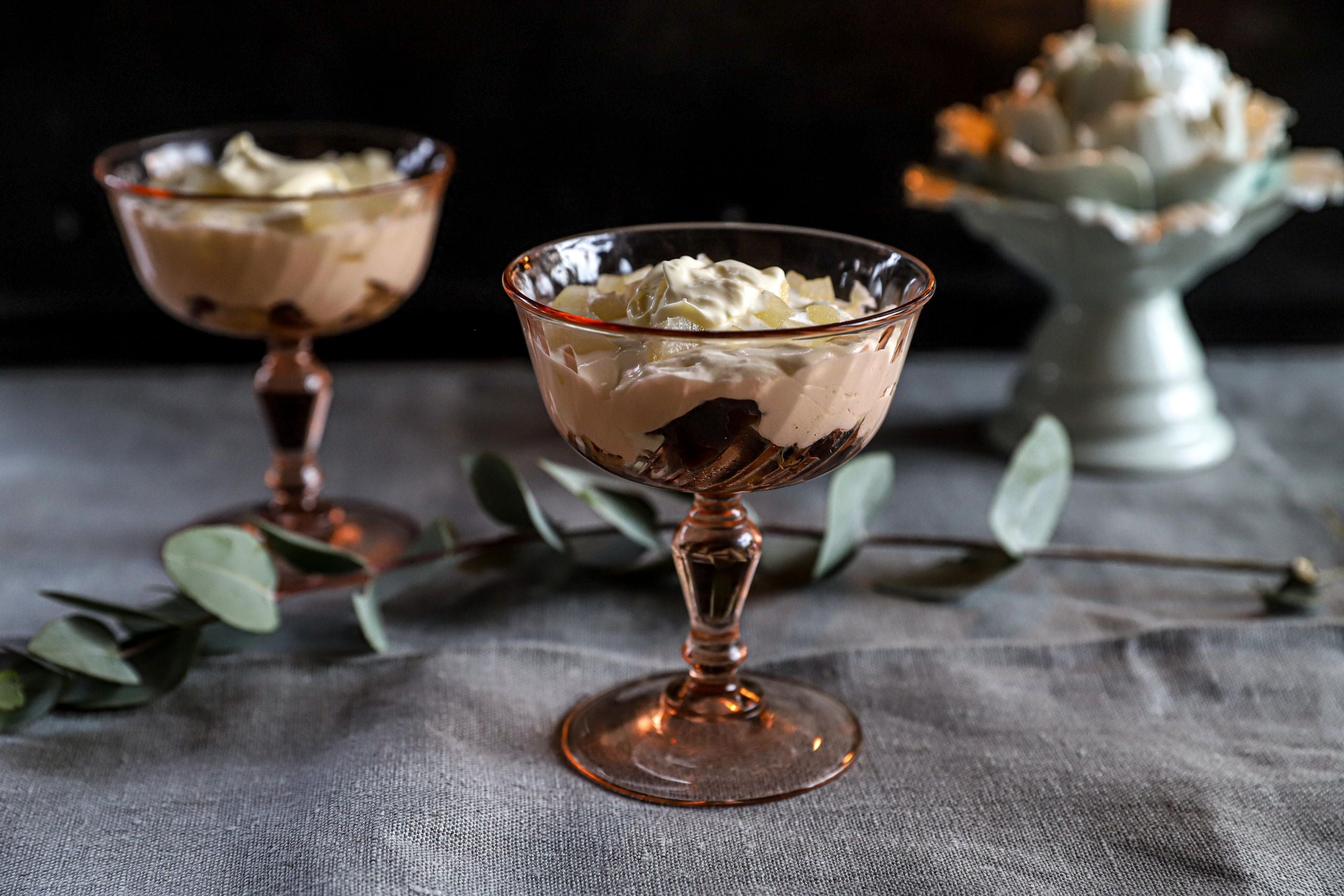 Witte chocolade trifle's met Doyenne du Comice peer – Lindenhoff.nl